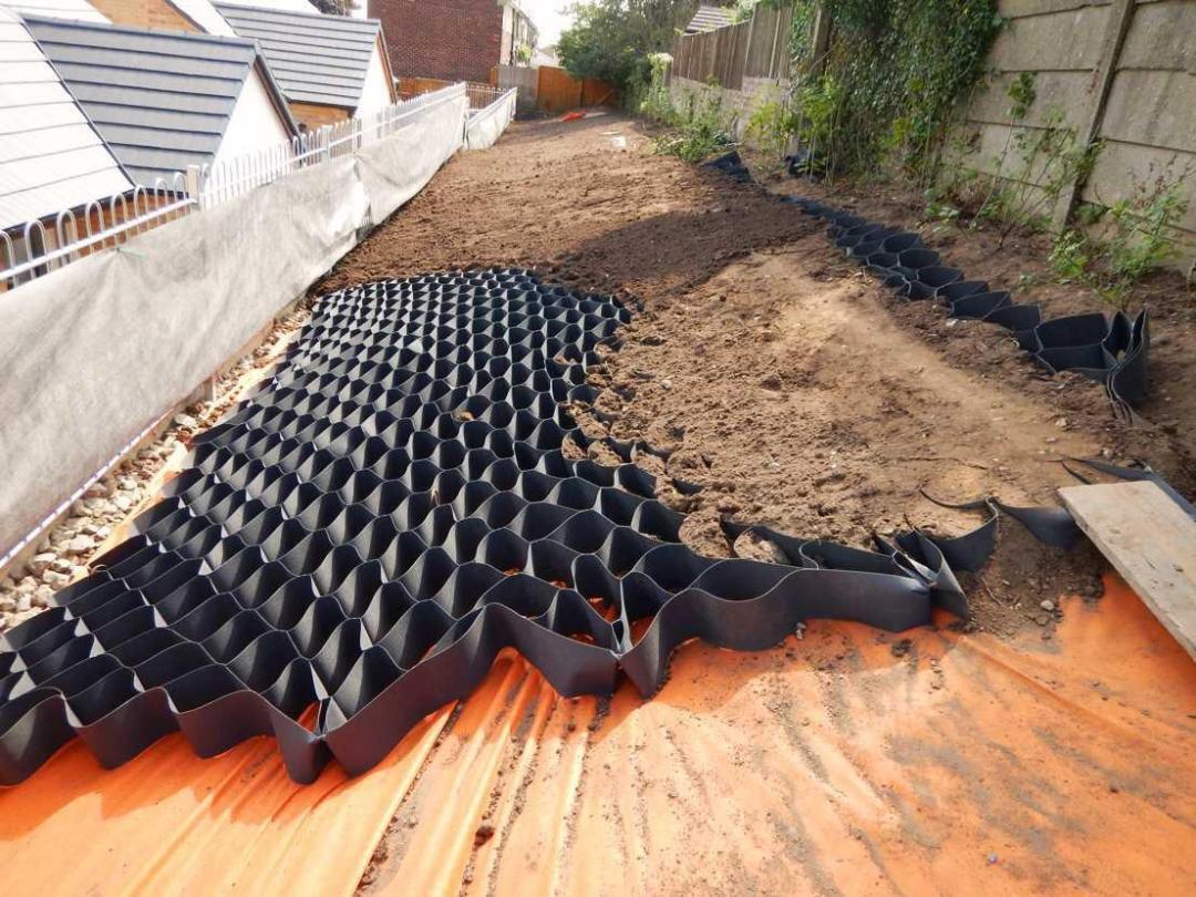 Geogrid Soil Spacing Cells - Landscape gardening and maintenance ...